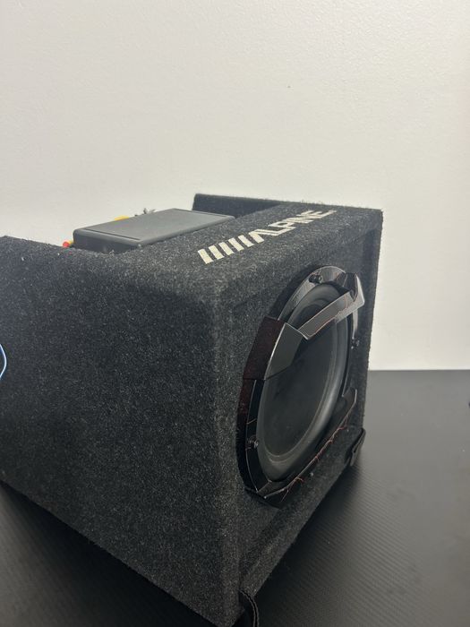 Subwoofer auto activ Alpine SWE 815 -Bass puternic si claritate Bragadiru • OLX.ro