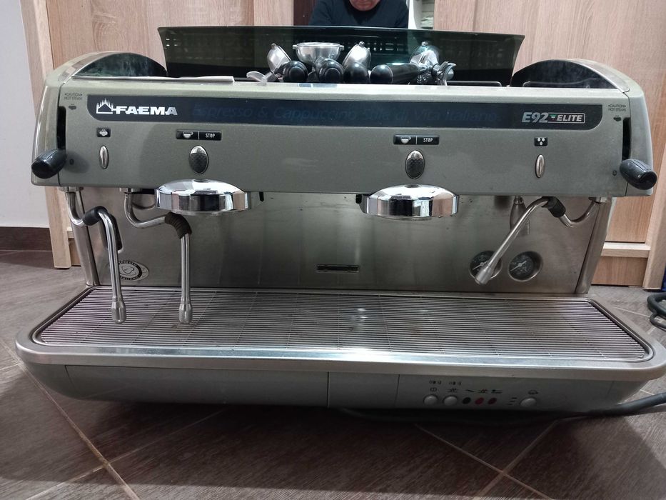 Expresor cafea Faema E92 Elite + rasnita Gradinari • OLX.ro