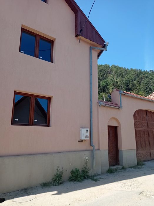 Casă de vânzare în Rasinari, str Bozilor, Nr 329 Rasinari • OLX.ro