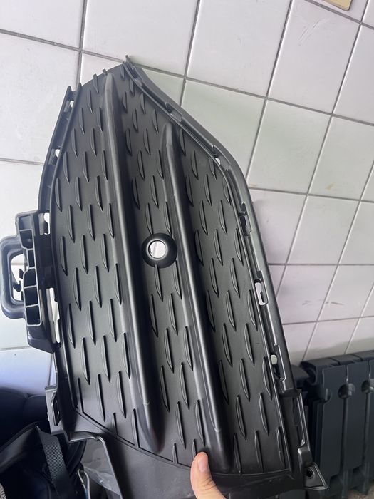 Лява и дясна решетки за предна броня на Mercedes GLC гр. София Гео ...