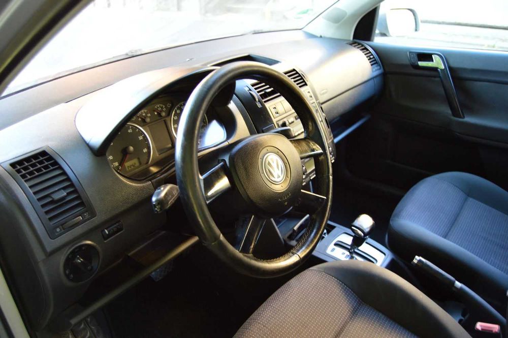 Volkswagen Polo-Cutie automata -an 2005- Darlos • OLX.ro
