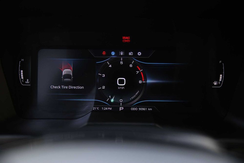 Vand auto SsangYong - model TIVOLI X150 DLX 1.5 GDI163HPFWDA6 Titu • OLX.ro