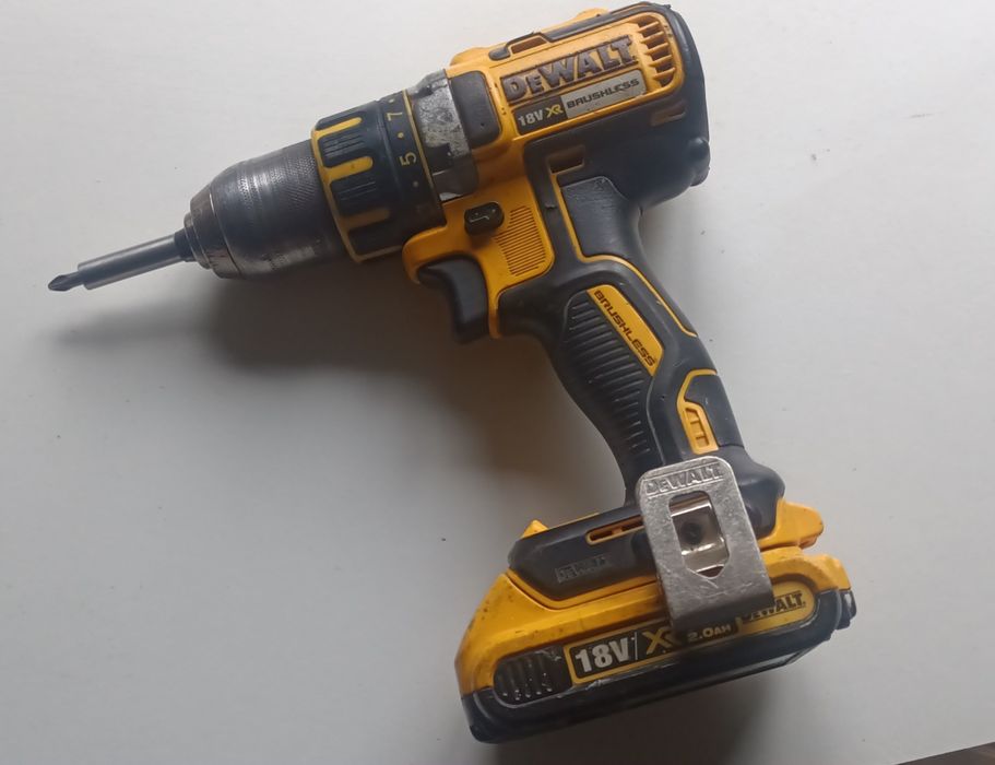 Filetanta cu acumulator DeWalt DCD 790 Campulung Moldovenesc • OLX.ro