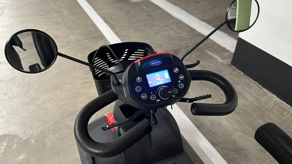 Scooter, carucior electric pers. mobilitate redusa/ handicap locomotor ...