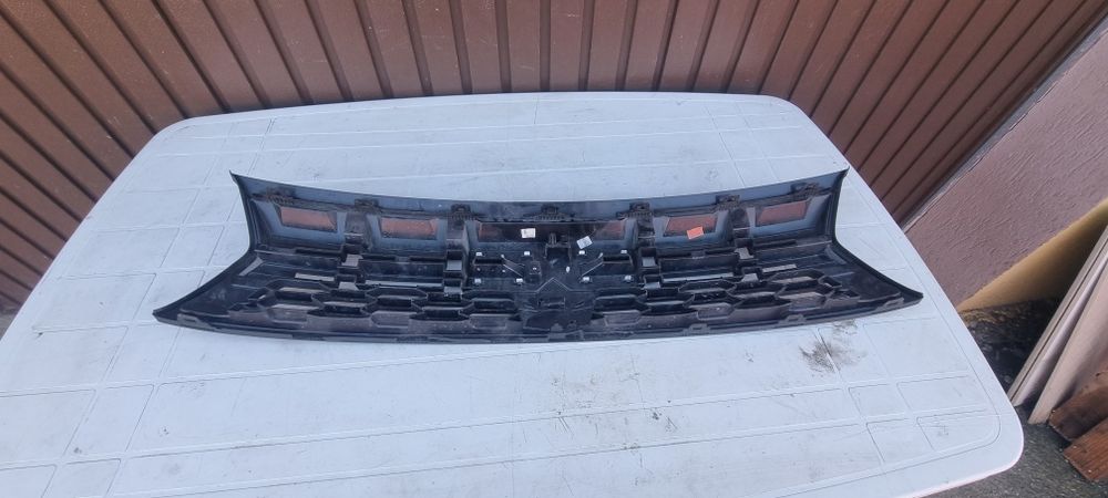 Grila radiator dacia Duster Caldararu • OLX.ro