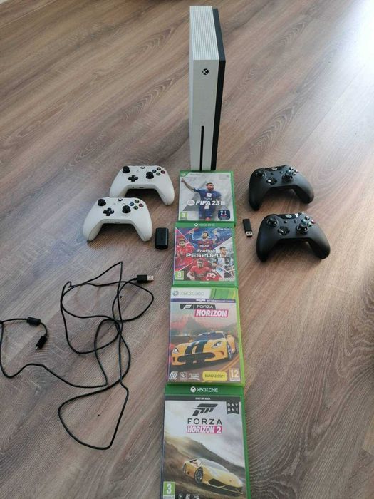 Xbox One S 4 джойстика и 4 игри с. Скутаре • OLX.bg