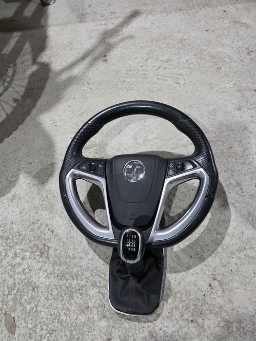 Volan + nuca schimbator Insignia Opc line Craiova • OLX.ro