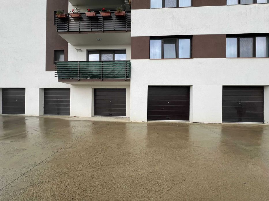 Usi de garaj sectionale profesionale automate Baia Mare • OLX.ro