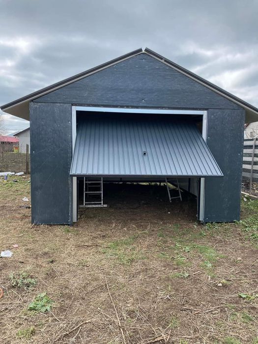 Garaj auto pe structură metalică învelite cu panou sandwich Botosani ...
