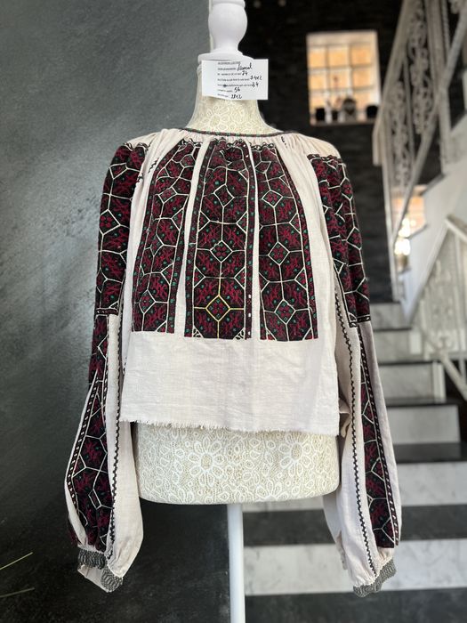 Ie veche batraneasca muntenia cusuta manual Ramnicu Valcea • OLX.ro