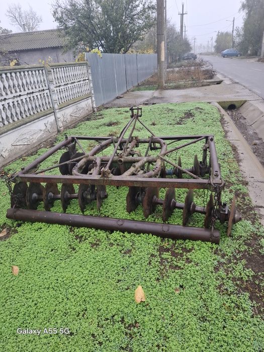 Vând Tractor U445 (leuț),plug,semănătoare, disc ,remorcuta Romanu • OLX.ro