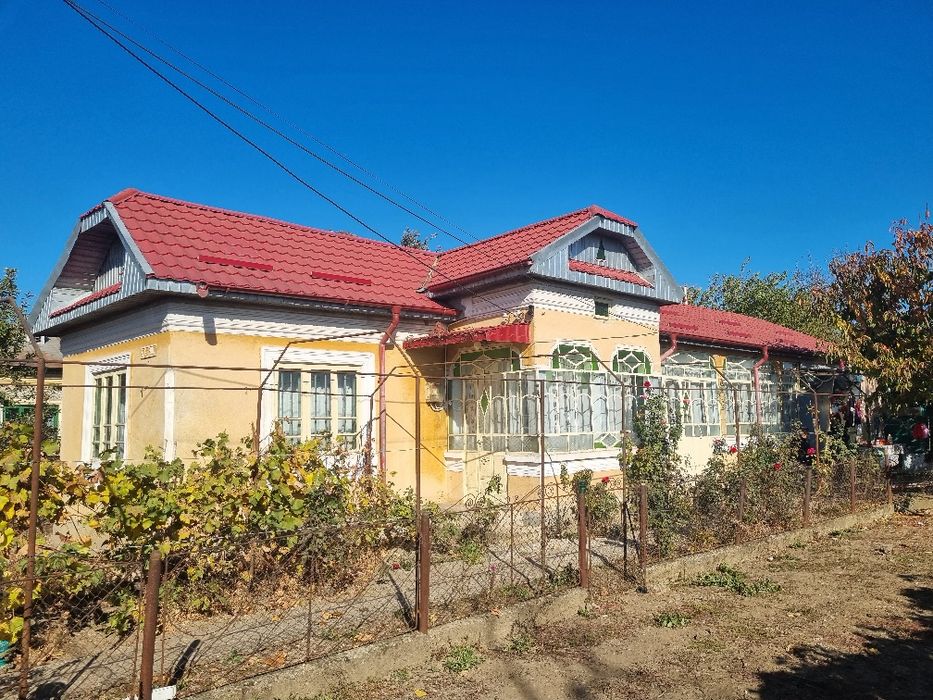 Vand Casă 4 camere + 3724 m2, com Fărcașele, jud Olt Farcasele • OLX.ro