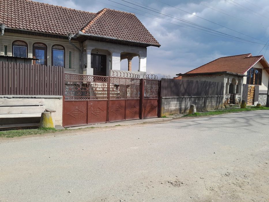 CASA de vazare si TEREN 6500m2 pret NEGOCIABIL Novaci • OLX.ro