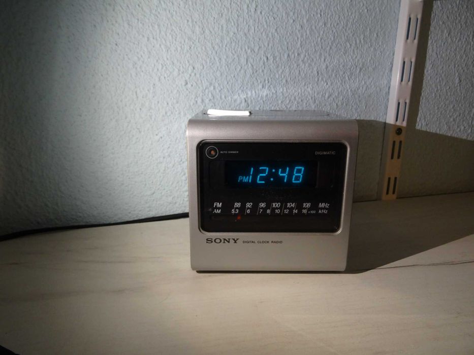 Radio cu ceas Sony Digicube ICF C11W (Japan 1979) Pitesti • OLX.ro