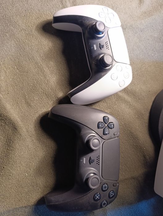 Ps5 Disc , Playstation 5 cu 2 manete / controllere Drumul Carului • OLX.ro