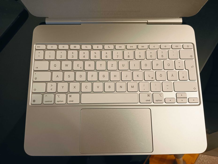 Vând Apple Magic keyboard pentru iPad pro (M4) 13'' alba Buftea • OLX.ro