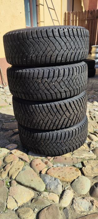 Jante 17 inch Ford Kuga tabla 5x108 + anvelope 235 55 17 iarna Ploiesti • OLX.ro