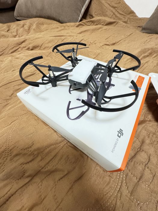 DJI Tello Boost Combo – почти нов, пълен комплект, летян 5–6 пъти гр ...