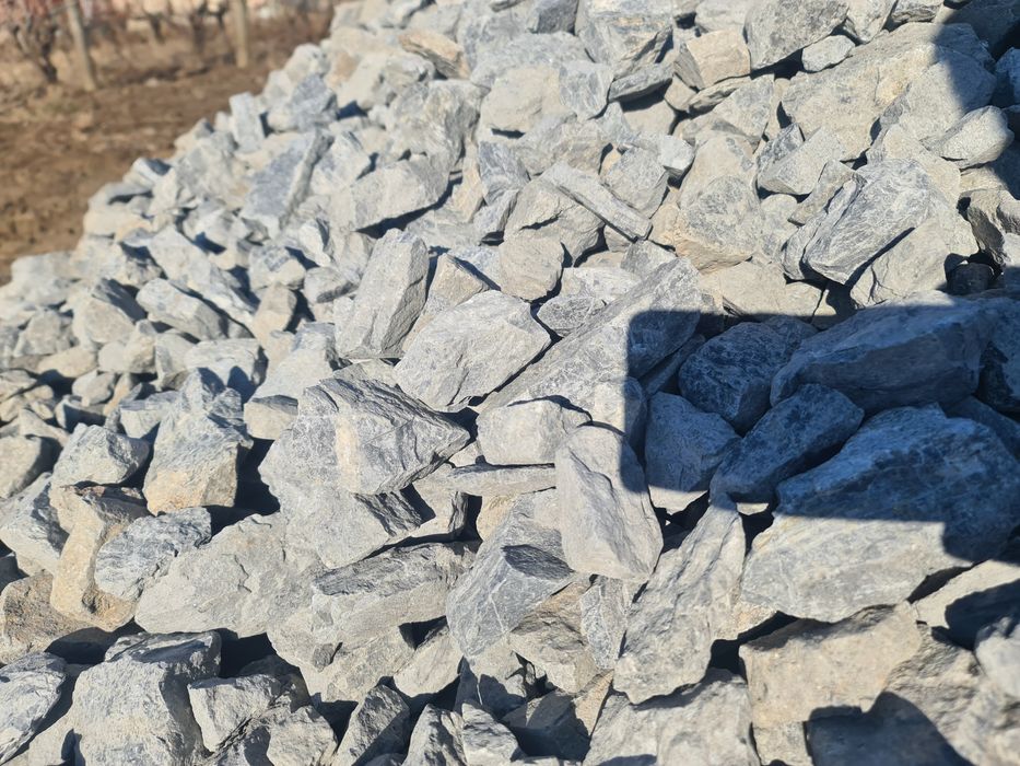 Piatra decorativa Concasata de Pojorata cilindru compactor drumuri Iasi ...