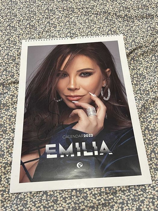 Календар с автограф на Емилия гр. Ямбол Център • OLX.bg