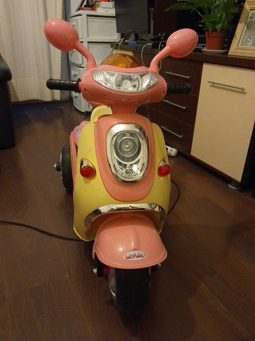 Homcom Motoreta Tricicleta Electrica pentru fetițe Brasov • OLX.ro