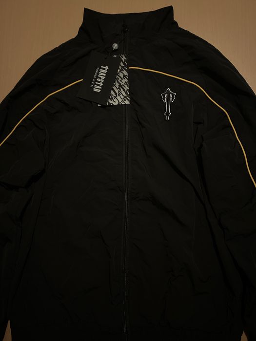 Geaca neagra cu galben si pantaloni trapstar originali windbreaker set ...