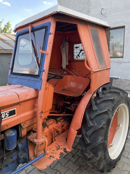 Tractor Universal 445 Campineanca • OLX.ro