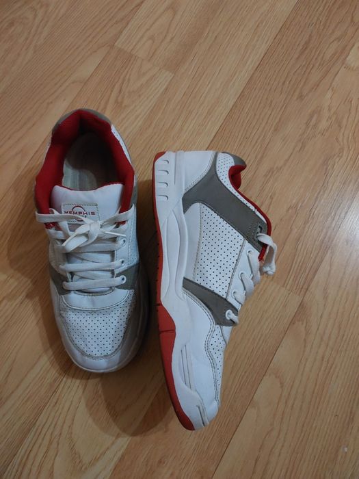 Adidasi albi barbati Dobroesti • OLX.ro