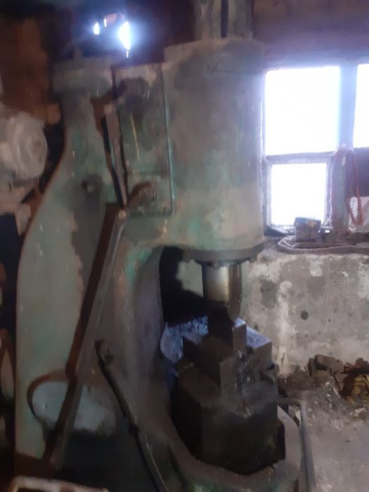 Freza universala,ciocan pneumatic,raboteza șeping Buntesti • OLX.ro