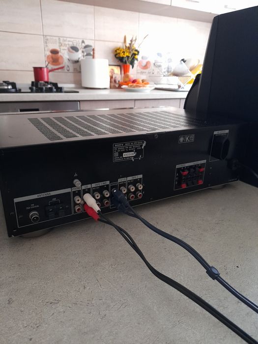 Amplificator si boxe Sony Petru Rares • OLX.ro