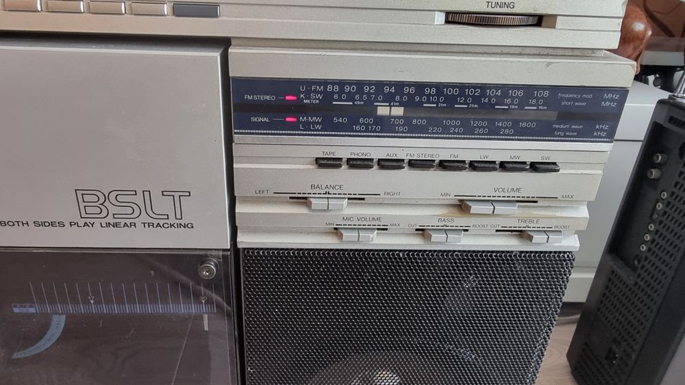 Boombox Sharp vz 2500 Roman • OLX.ro