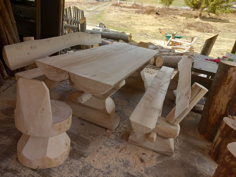 Masa si banci rustice Nisipitu • OLX.ro