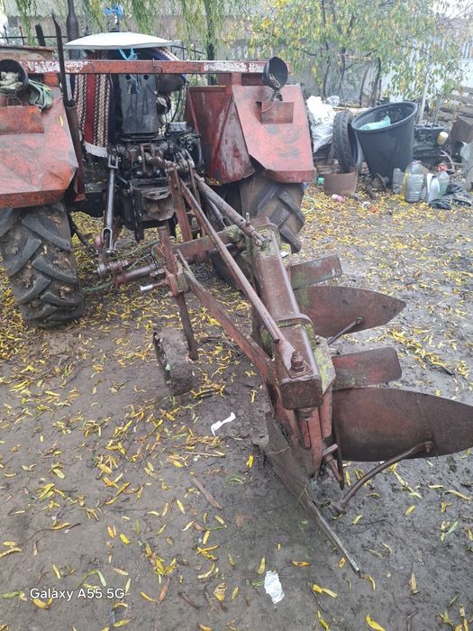 Vând Tractor U445 (leuț),plug,semănătoare, disc ,remorcuta Romanu • OLX.ro