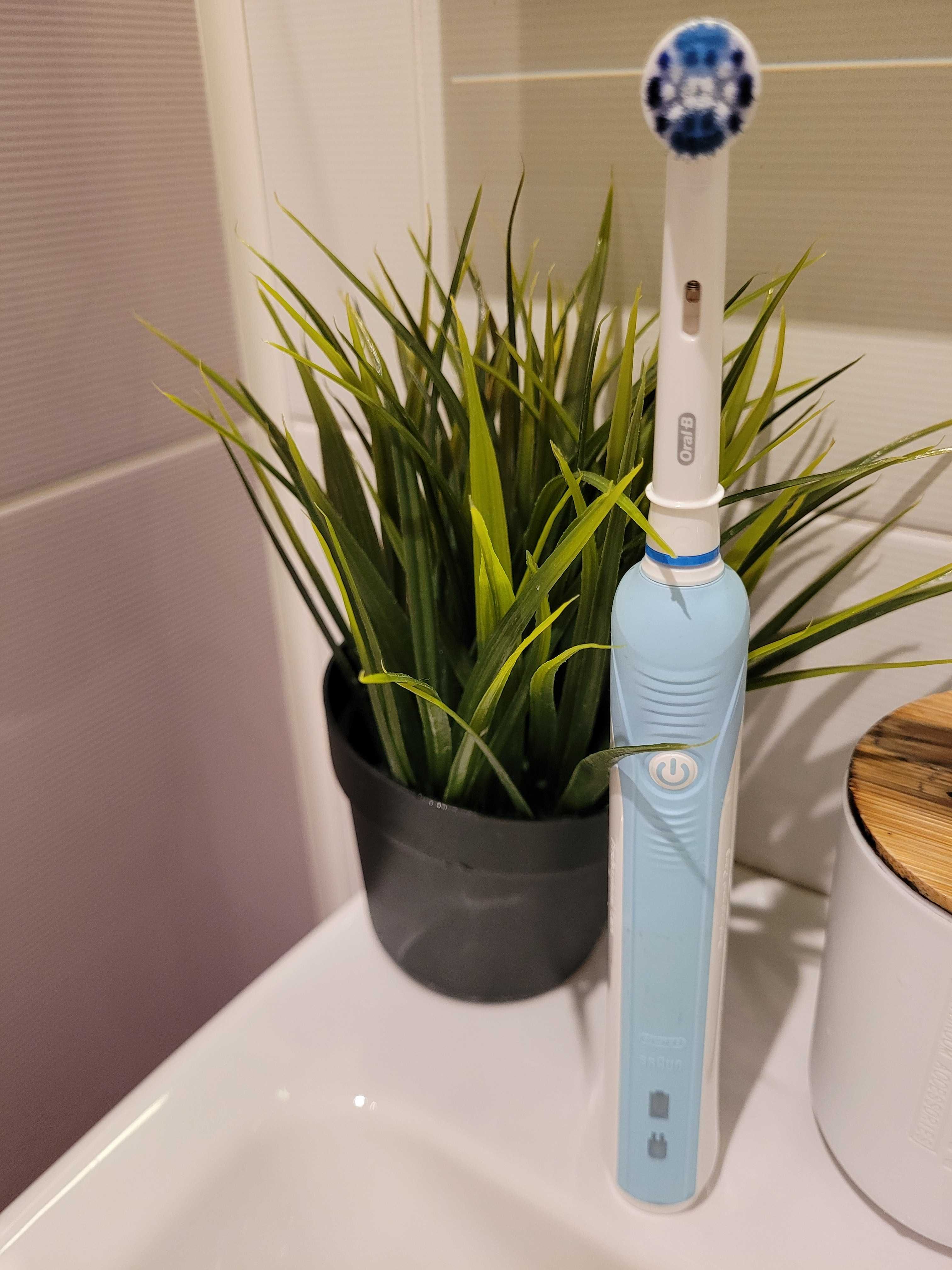Oral B електрическа четка за зъби 40 лв гр. София Света Троица • OLX.bg