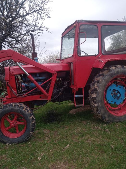 Tractor U650 cu brat de ridicare frontal Ganas • OLX.ro