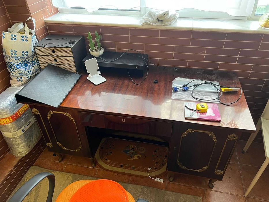 Birou vechi lemn stare buna Bucuresti Sectorul 3 • OLX.ro