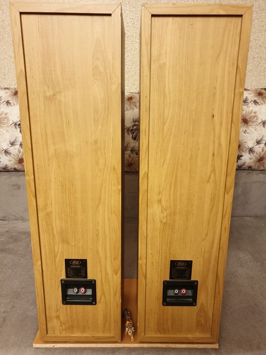 Eltax Simphony 6. Boxe coloană masive. Sunet fin și detaliat. Tancuri ...