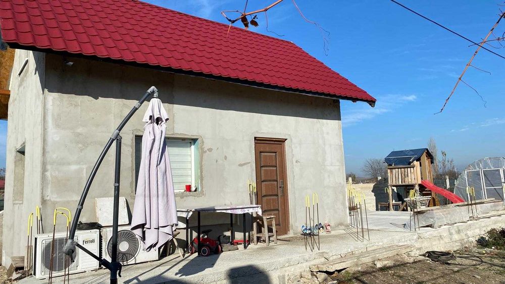 Casa de vacanta - teren 900 mp, Poroschia zona Peco, Fan Curier ...