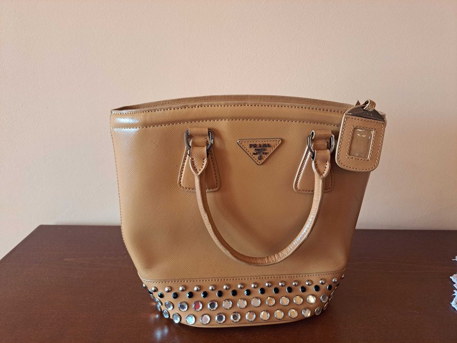 Дамска чанта на PRADA оригинална гр. Перник Изток • OLX.bg