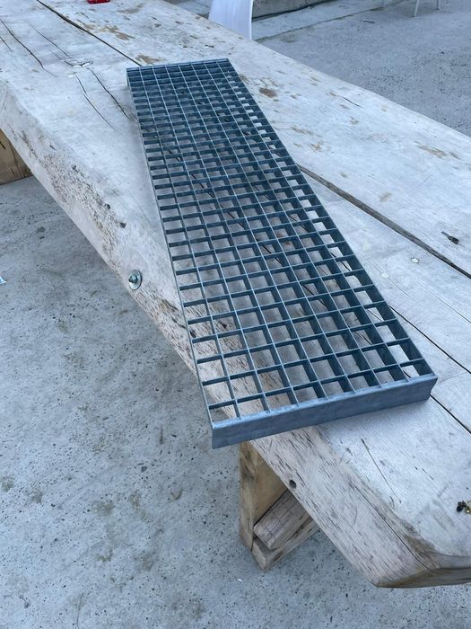 Trepte zincate modele si dimensiuni diferite din rigola sau grilaj 60 ...