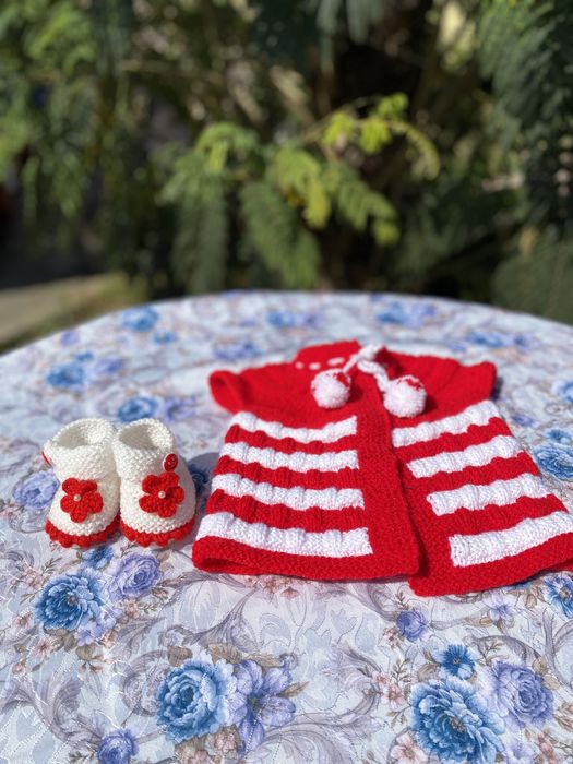 Ръчно плетено елече за бебе гр. Казанлък • OLX.bg