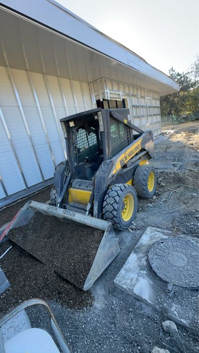 Inchiriez bobcat si buldoexcavator cu operator sau fara Galati • OLX.ro