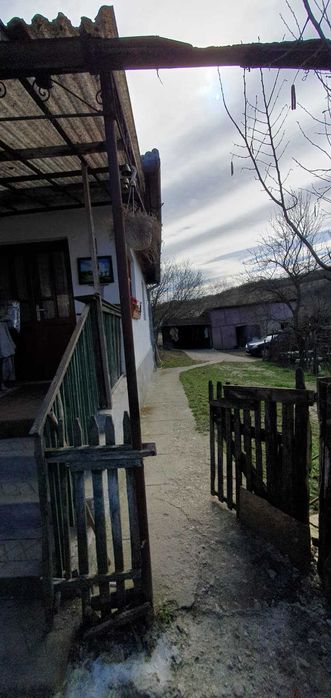 Vand casa veche la tara in Iclozel 35 km de Cluj Iclozel • OLX.ro