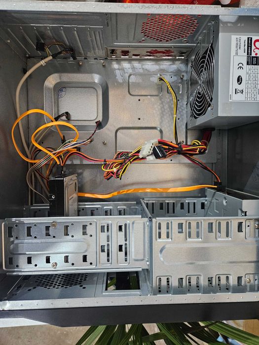 Carcasa Unitate PC cu DVD-RW LG , Sursa 450W fara praf Galati • OLX.ro