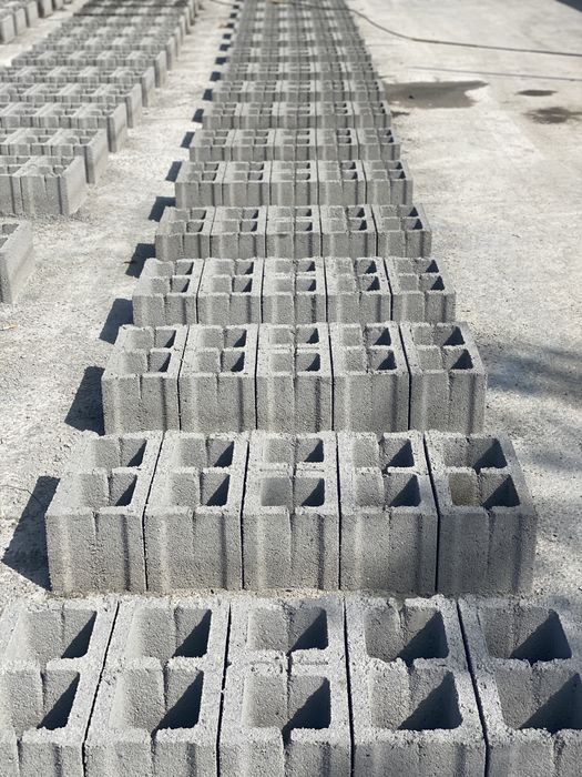 Boltari vibropresati 200x200x400-NISIP-SORT Craiova • OLX.ro