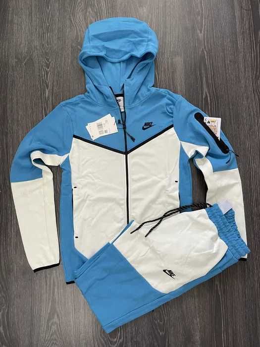 Trening Nike TECH Fleece | Baby blue | Bumbac Ploiesti • OLX.ro