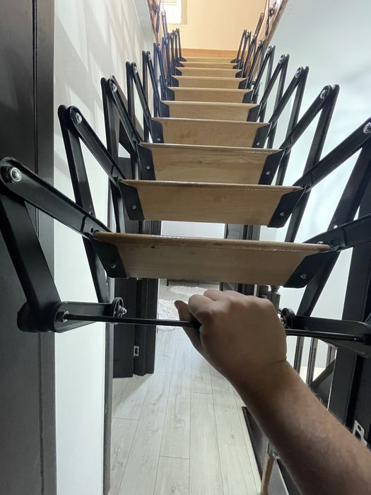 Scara pentru mansarda / pod din lemn si metal retractabilă Iasi • OLX.ro