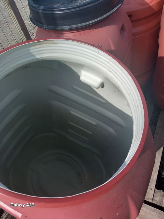 Butoi plastic 220l ind.alimentara. Corpadea • OLX.ro