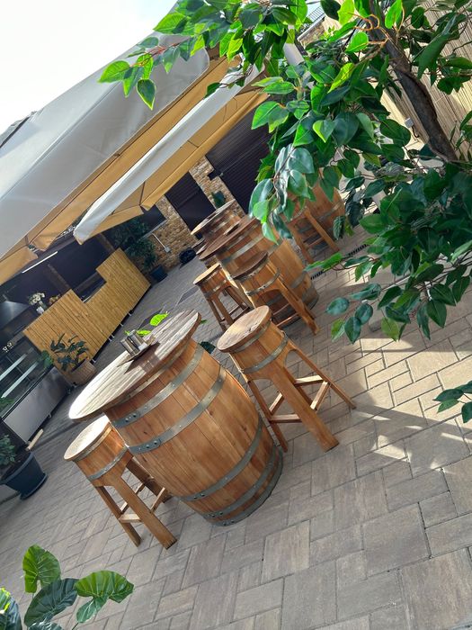 Mese si scaune tip butoi din lemn pt terasa restaurant gradina ...