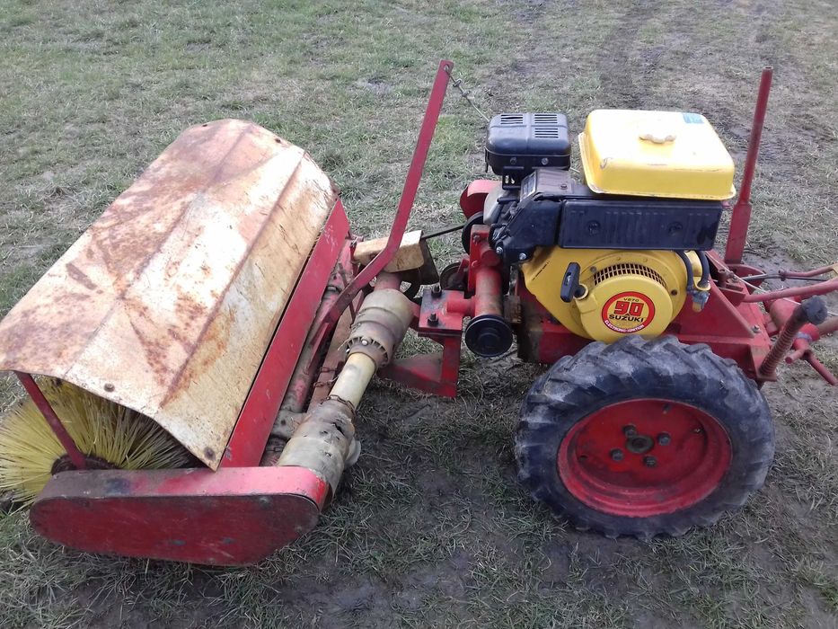 Masina multifunctionala cu perie rotativa pt curatat/maturat Timisoara ...